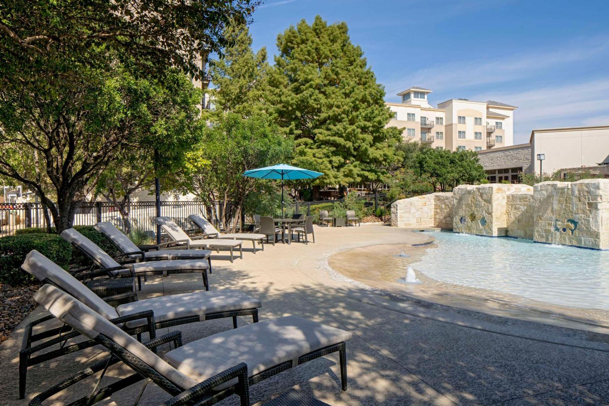 HILTON SAN ANTONIO HILL COUNTRY HOTEL | GREAT PRICES, BOOK AND SAVE